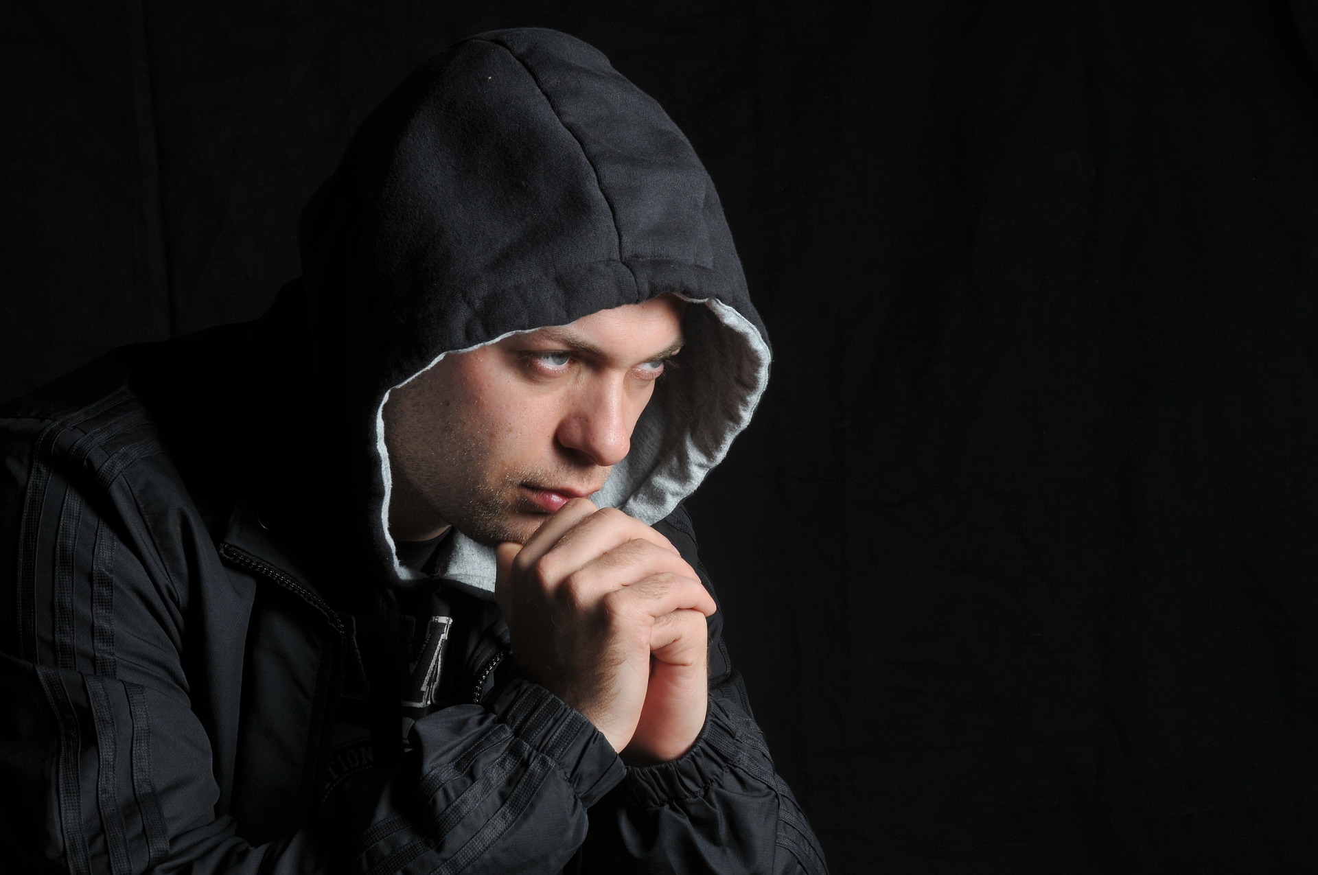 El peor castigo de las malas personas es tener que vivir con ellas ...